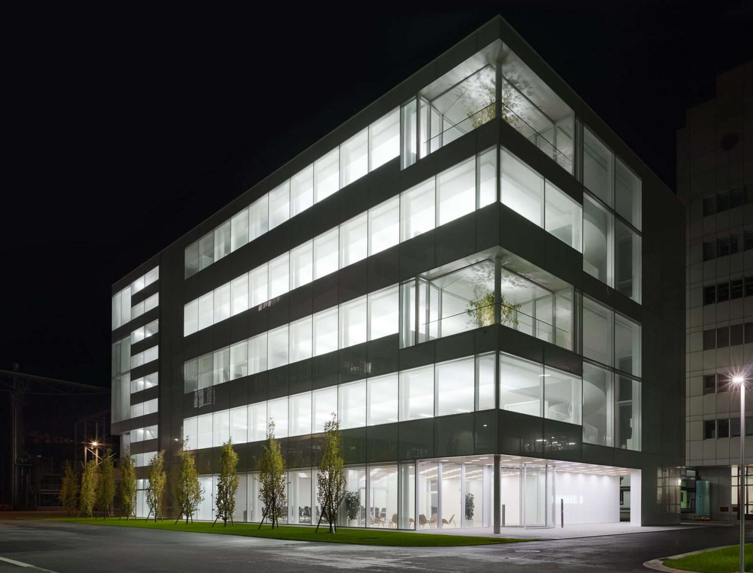 Novartis Campus – Maki Office Building - Licht Kunst Licht AG