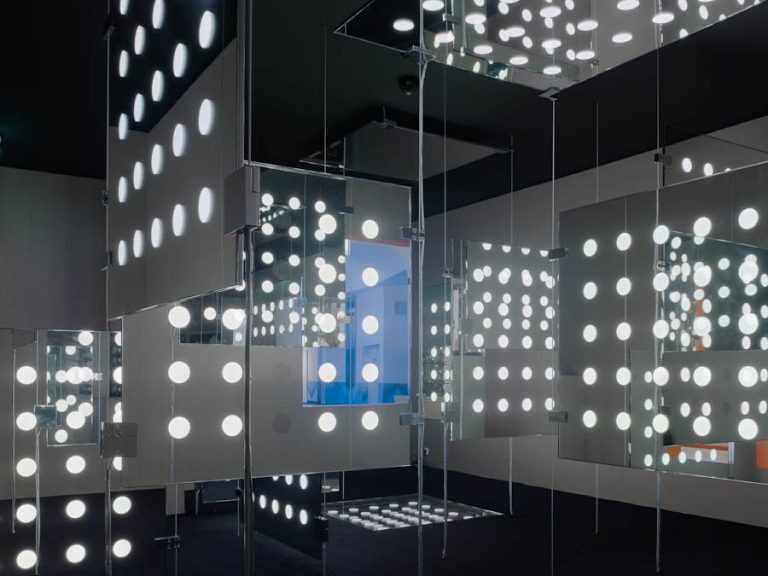 OLED Installation - Licht Kunst Licht AG